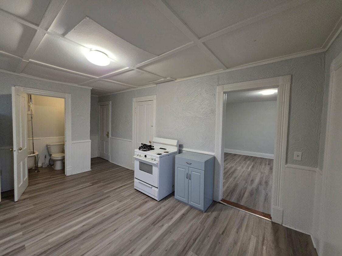 1819 Chestnut St Unit 1819 Chestnut St Rear, Erie, PA 16502 - Room for ...