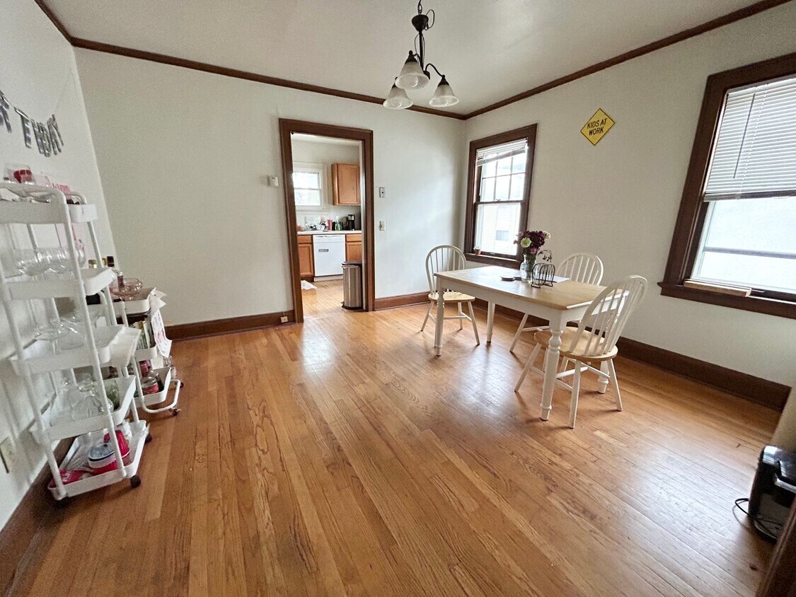 2004-2006 University Ave Unit 2006 University Avenue, Madison, WI 53726 ...