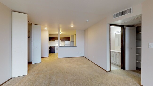 Bayside Village Apartments Apartments - Bayside, WI | Apartments.com