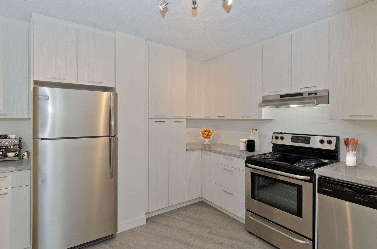 Varsity Square Apartments Apartments - 4515 Varsity Dr Nw Calgary, AB ...