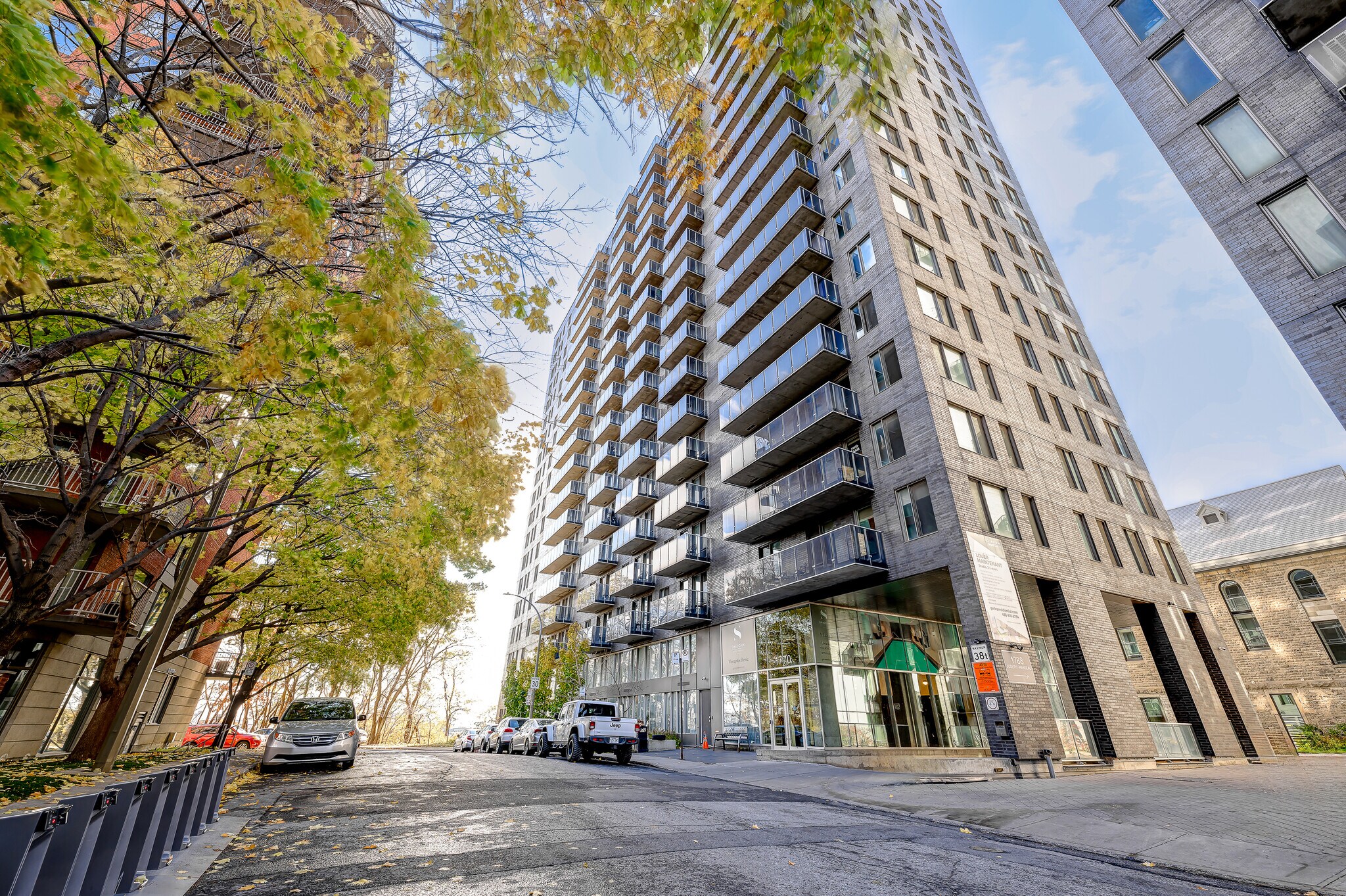 Shaughn Apartments Appartements - 1770 Rue Joseph-Manseau Montréal, QC ...