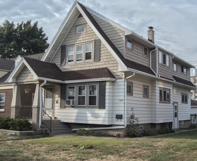 3922 W Scott St, West Milwaukee, WI 53215 - House Rental in West ...
