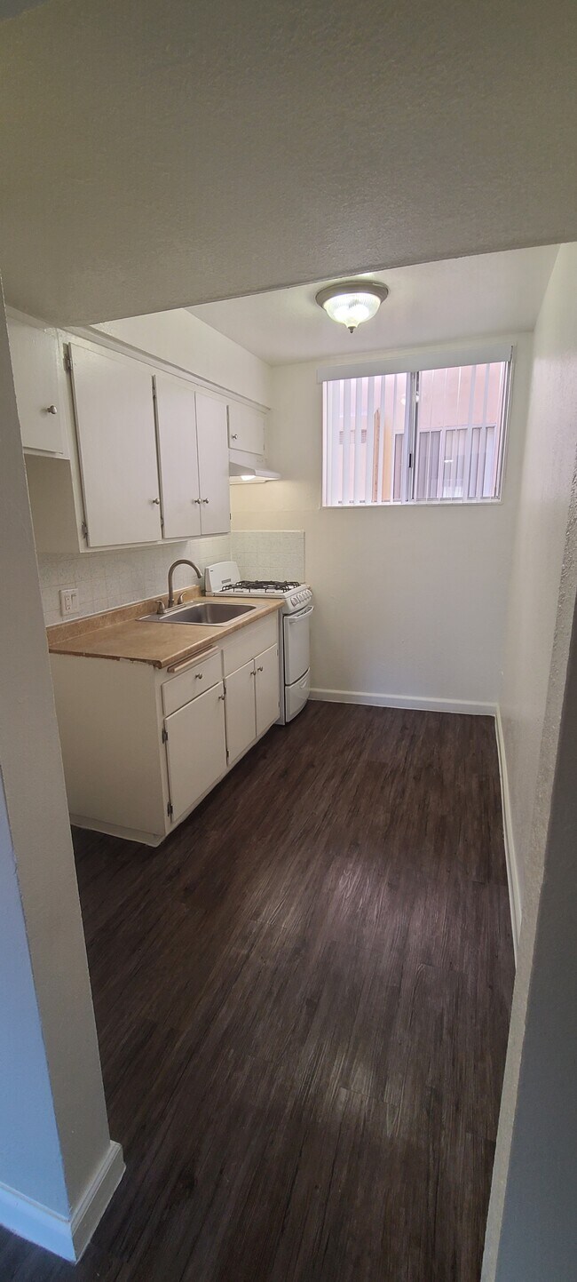 Academy Pointe Apartment Homes Apartments - 6340 Lankershim Blvd North ...