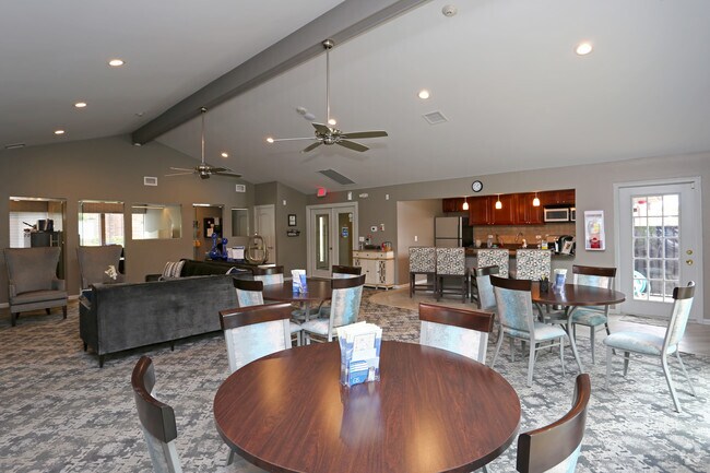 Arbor Lakes Apartments - Arlington Heights, IL | Apartments.com