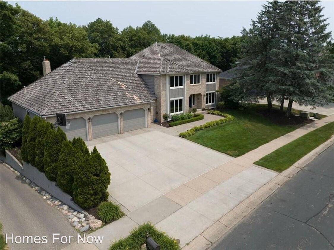 10722 Mt Curve Rd, Eden Prairie, MN 55347 - House Rental in Eden ...