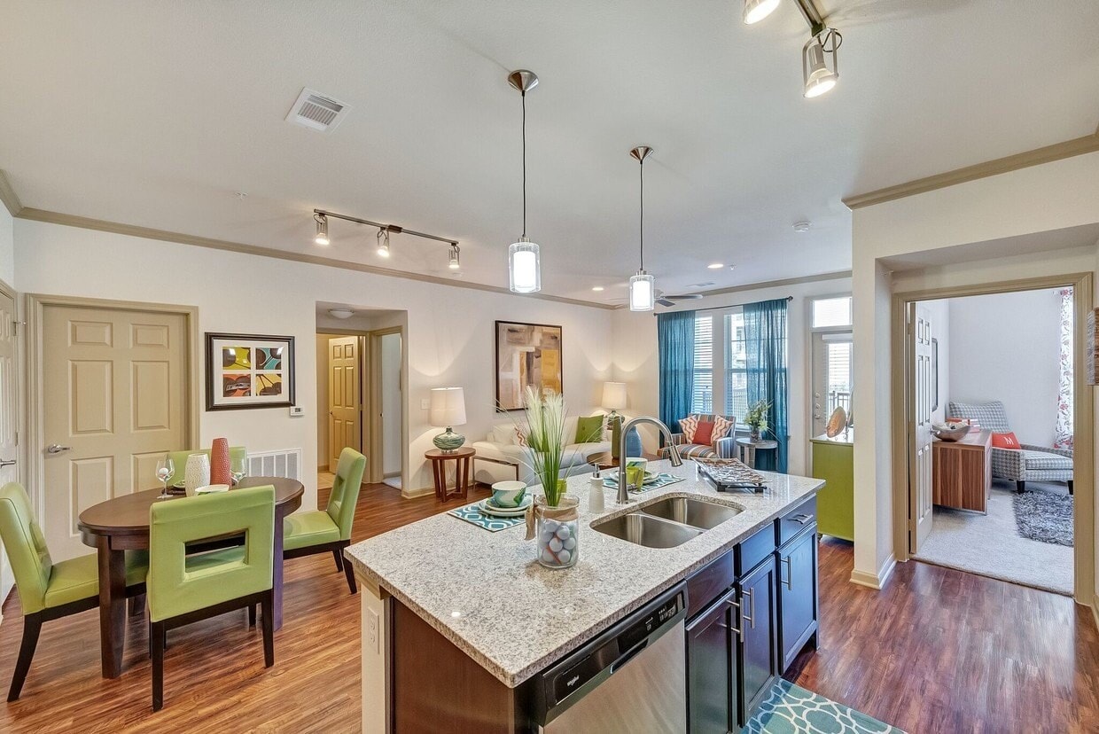 Mansfield on the Green Apartments - 250 N State Highway 360 Mansfield ...