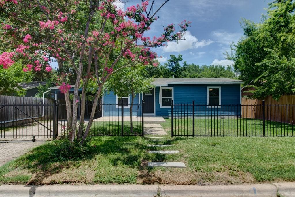 4708 Tanney St, Austin, TX 78721 - House Rental in Austin, TX ...