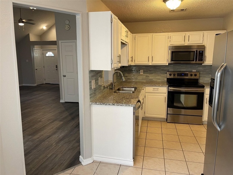 18159 Whispering Gables Ln, Dallas, TX 75287 | Apartments.com