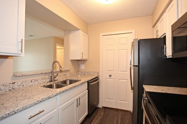 Woodbury Commons Apartments - Parma, OH | Apartments.com