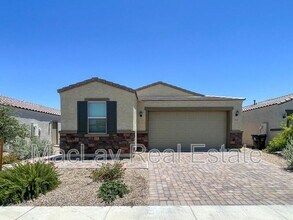 Tres Rios Landing Apartments for Rent with a Balcony - Avondale, AZ ...