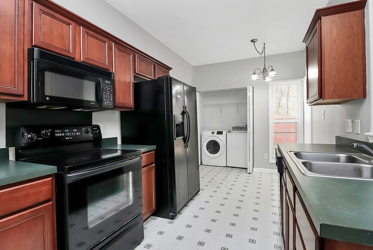 141 Ross Moore Ave, Charlotte, NC 28205 - Townhome Rentals in Charlotte ...