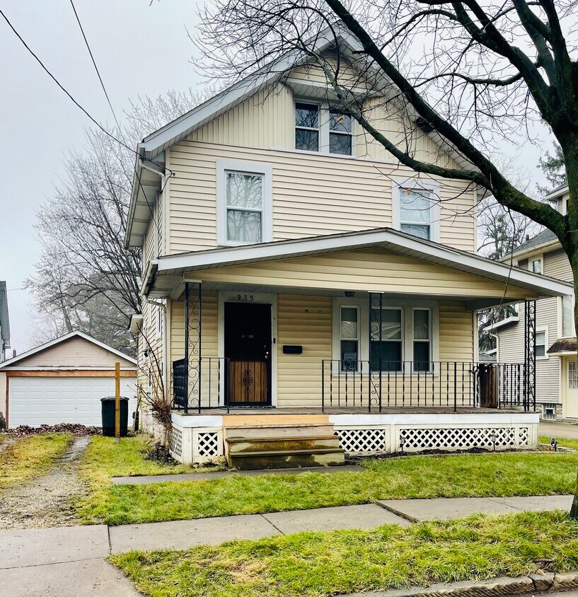 935 Chalker St, Akron, OH 44310 - House Rental in Akron, OH ...