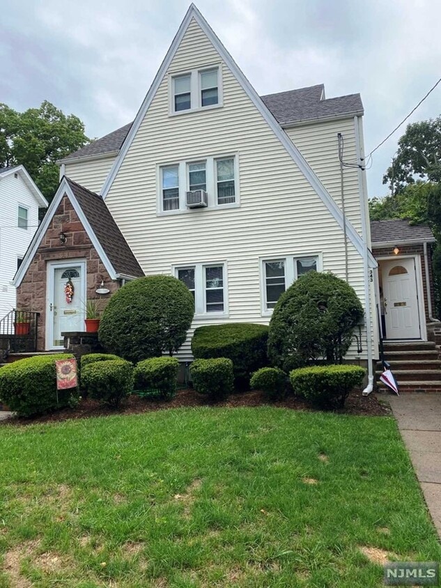 343 Gilbert St, Ridgewood, NJ 07450 - Townhome Rentals in Ridgewood NJ ...