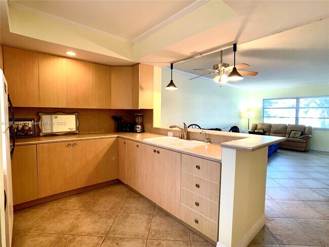 2815 NE 201st Terrace Unit L107, Aventura, FL 33180 - Room for Rent in ...