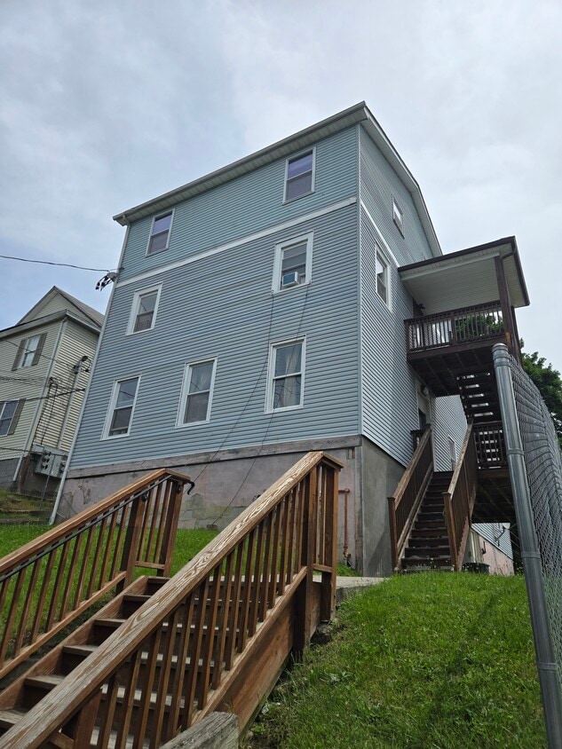 131 N Clinton St Unit 3, Poughkeepsie, NY 12601 - Room for Rent in ...