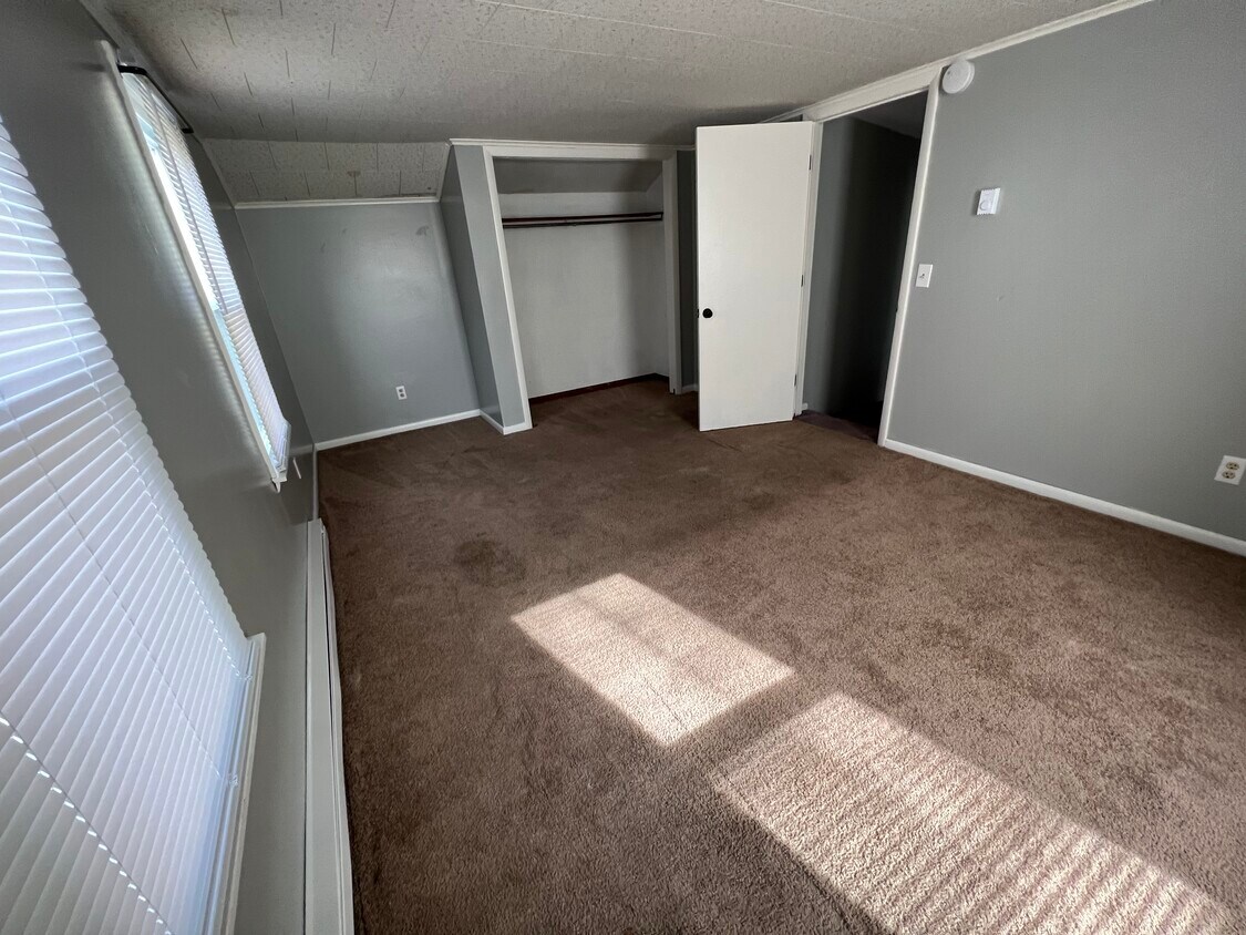 8 Moore St, Oswego, NY 13126 - House Rental in Oswego, NY | Apartments.com