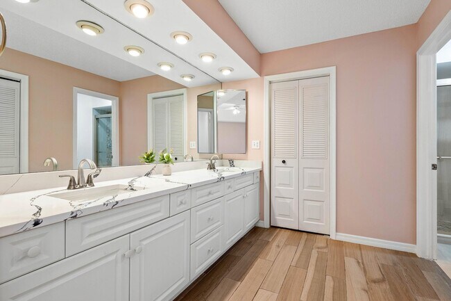 4 Atrium Cir, Atlantis, FL 33462 - Townhome Rentals in Atlantis FL ...