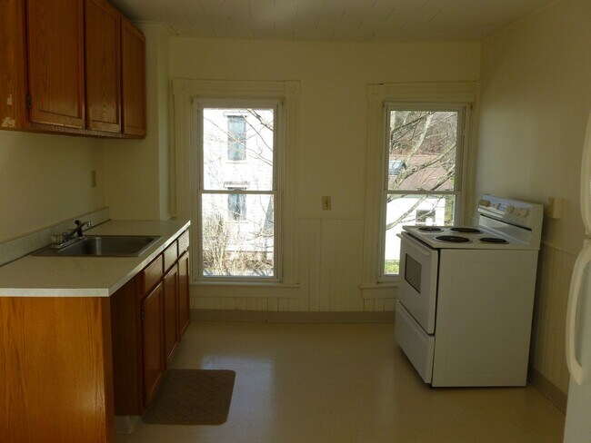 15 Pine St Unit 4, Hamilton, NY 13346 - Room for Rent in Hamilton, NY ...