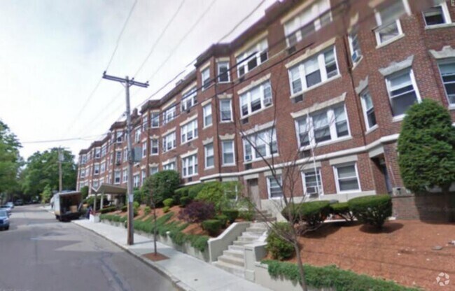 Griggs Park Apartments for Rent with High Ceilings - Brookline, MA - 16 ...