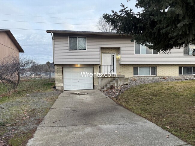 11923-11925 E Railroad Cir Unit 11923 Railroad Circle, Spokane Valley ...