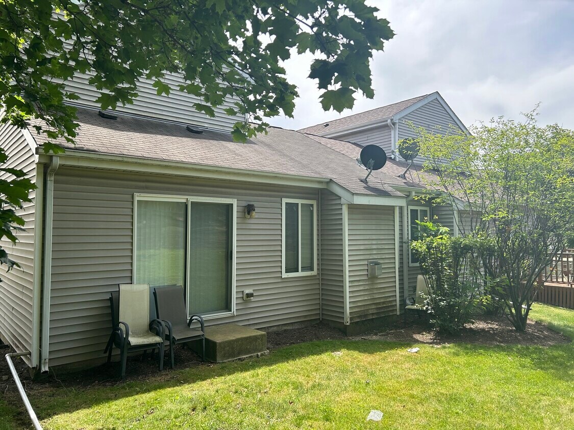 824 Park Bluff Cir Unit 824, Elgin, IL 60120 - Condo for Rent in Elgin, IL | Apartments.com