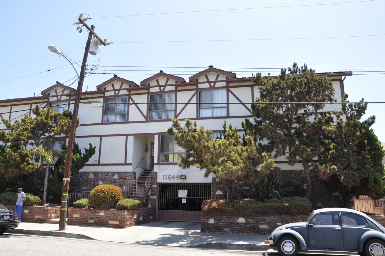 Pinnacle Acacia LLC - 11644 Acacia Ave Hawthorne, CA 90250 | Apartments.com