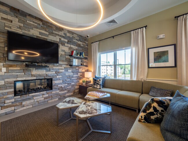 Halstead Merrimack Apartments - 1 Vanderbilt Dr Merrimack, NH ...