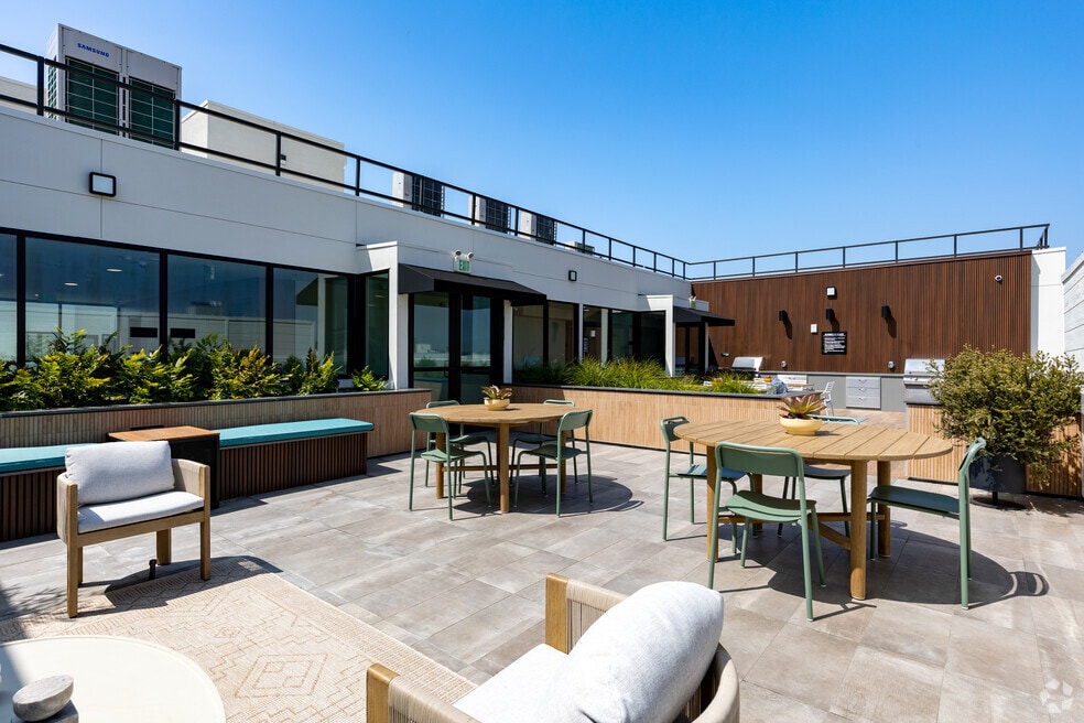 Apartments for Rent with a Walk-In Closet in Koreatown, Los Angeles ...