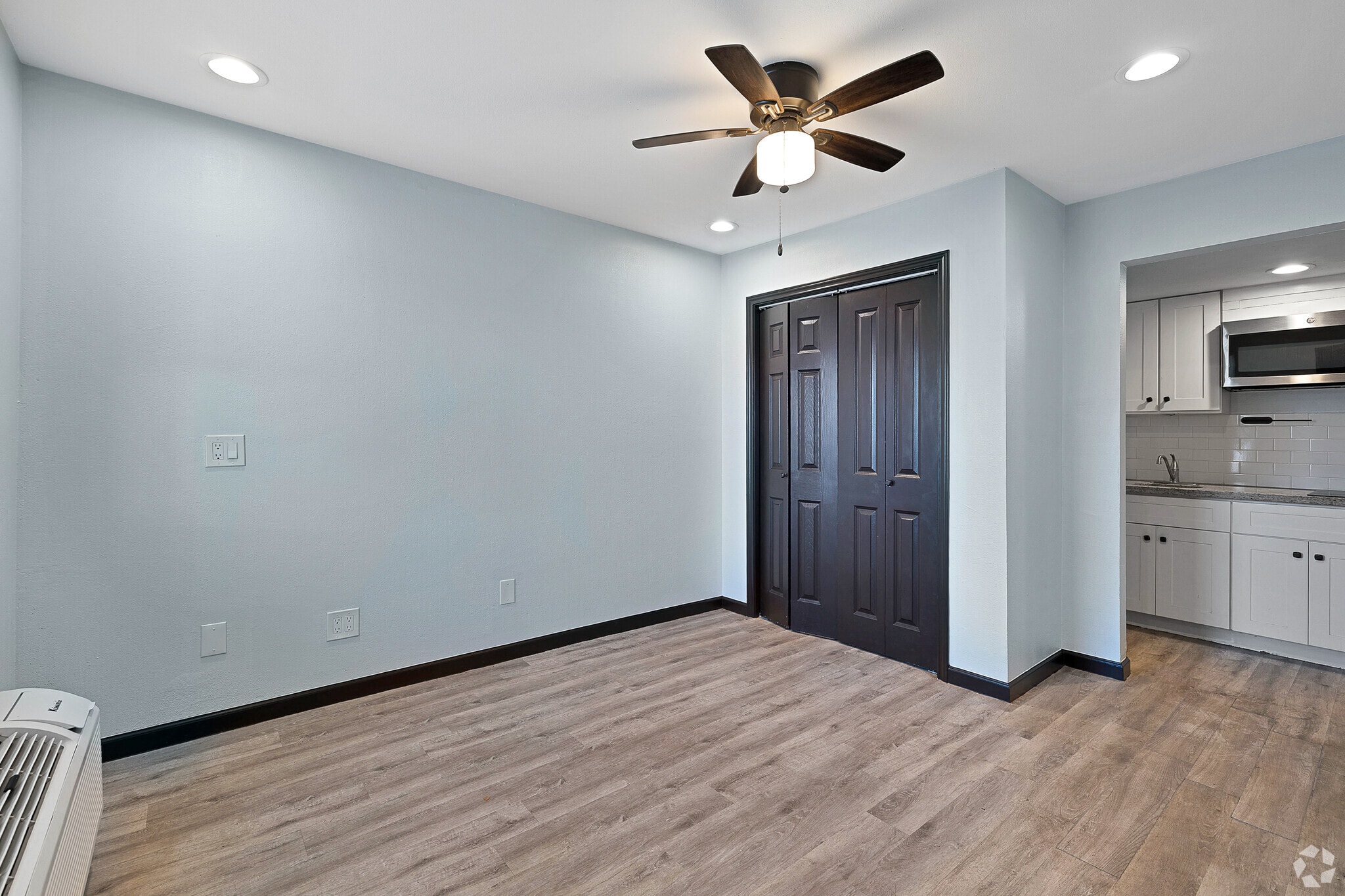 The Silhouette Apartments by UH Studios - 2617 Napoleon St Houston, TX ...