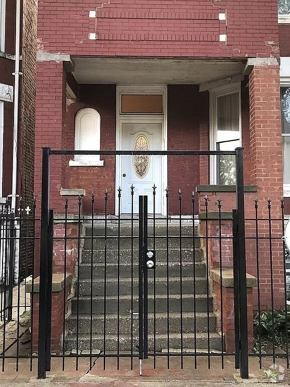 Little Village Apartments for Rent with High Ceilings - Chicago, IL - 3 ...