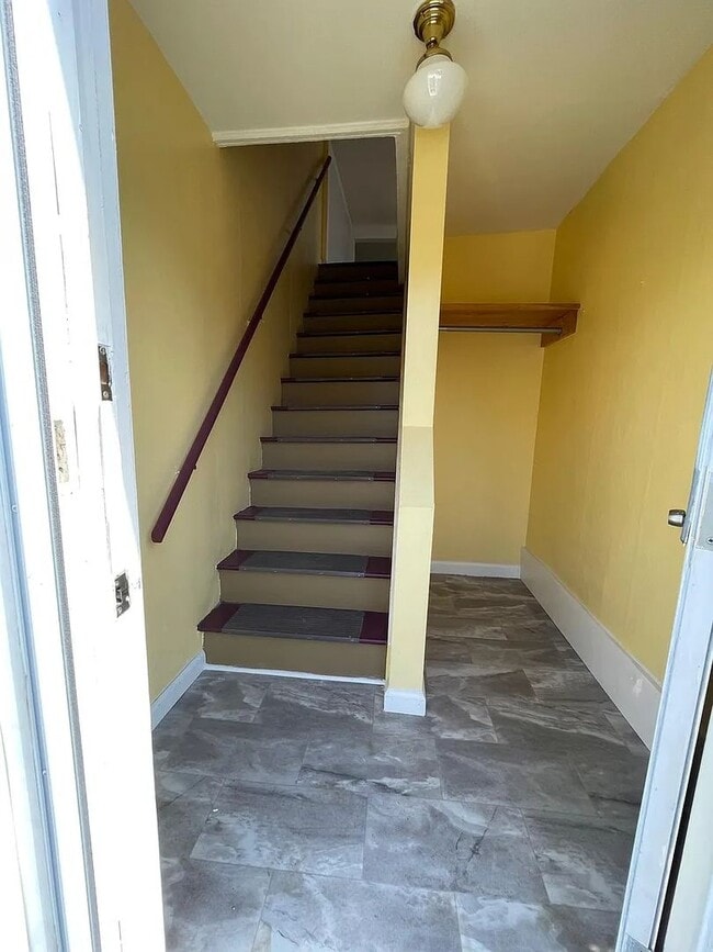 71 Hickok St Unit B, Winooski, VT 05404 - Room for Rent in Winooski, VT ...