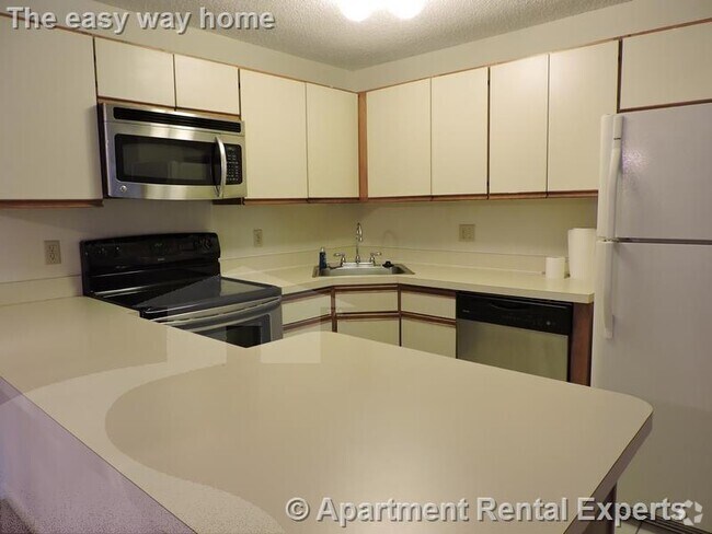 Spring Hill Apartments for Rent with a Garage - Somerville, MA - 12 ...