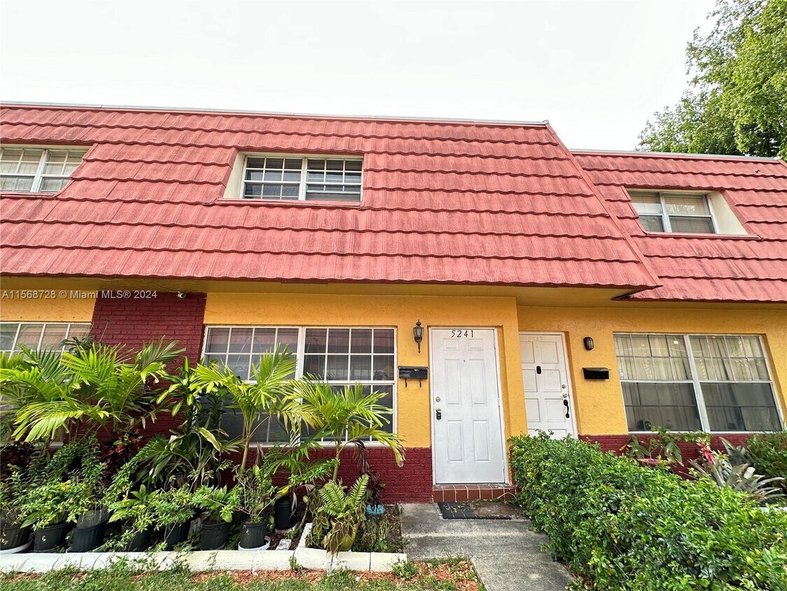 5241 NW 27th St, Lauderhill, FL 33313 - Townhome Rentals in Lauderhill ...