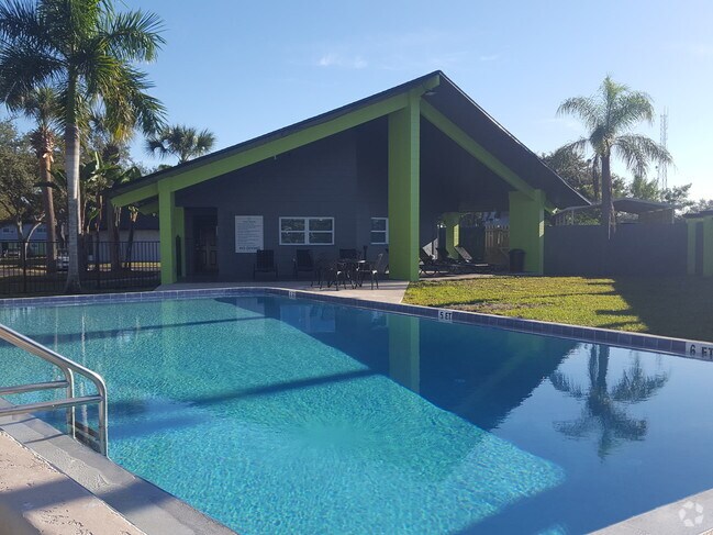 Ridgecrest Apartments for Rent with Hardwood Floors - Largo, FL - 2 ...