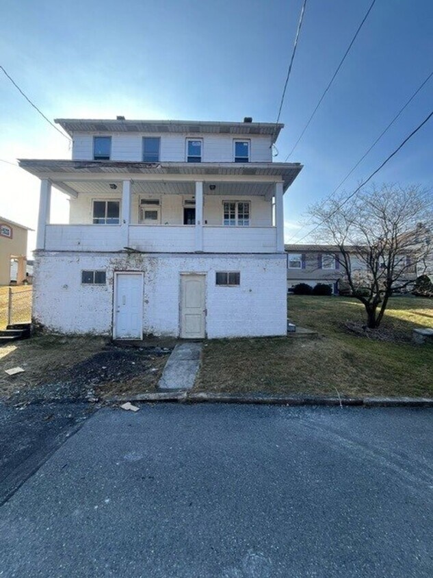 39 W Lehigh St, Summit Hill, PA 18250 - Townhome Rentals in Summit Hill ...