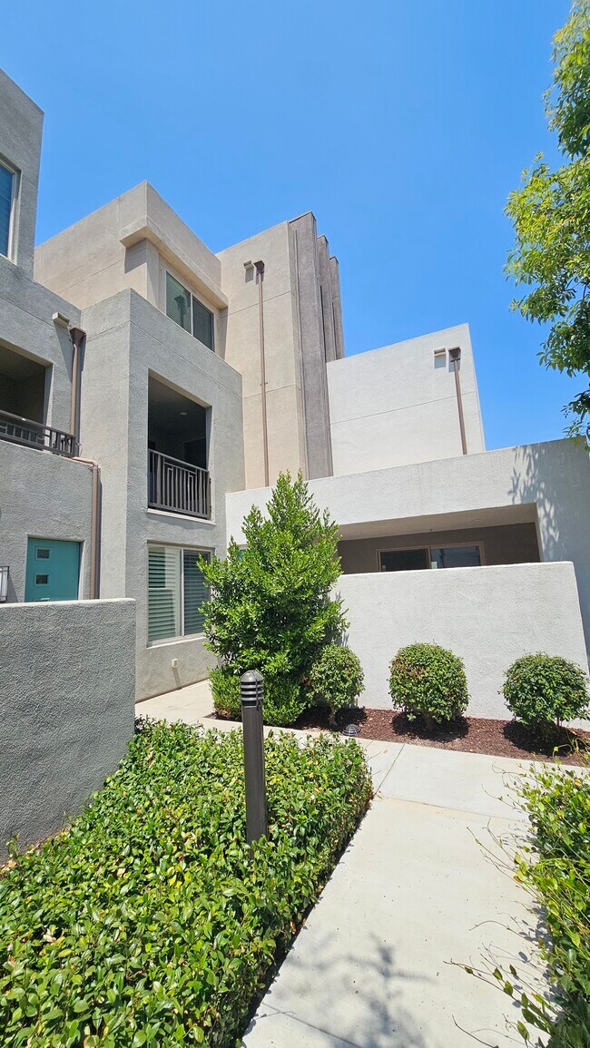 Irvine CA Condos for Rent from $1,400