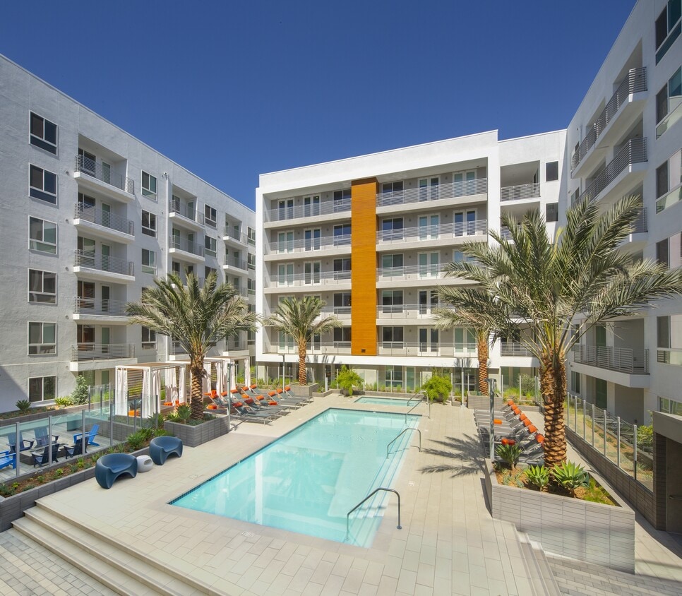 The Q Topanga - 6263 Topanga Canyon Blvd Woodland Hills, CA 91367 ...