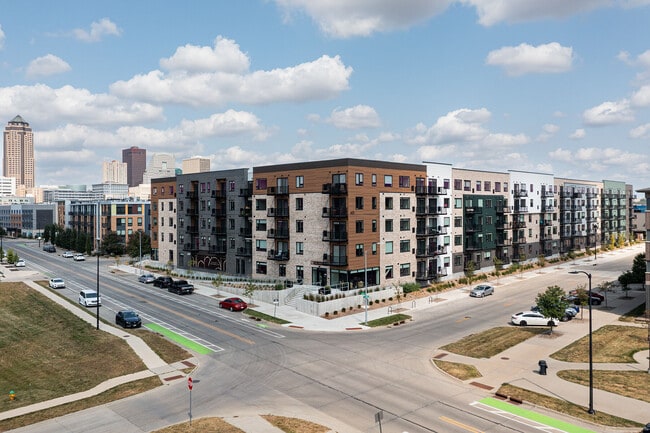 Hyde Park Apartments for Rent with Hardwood Floors - Des Moines, IA ...