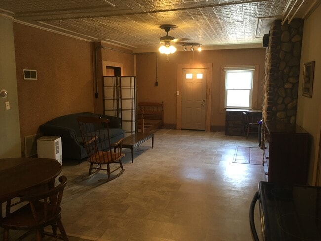 383 Congress St Unit 1st Floor Studio, Troy, NY 12180 - 383 Congress St ...