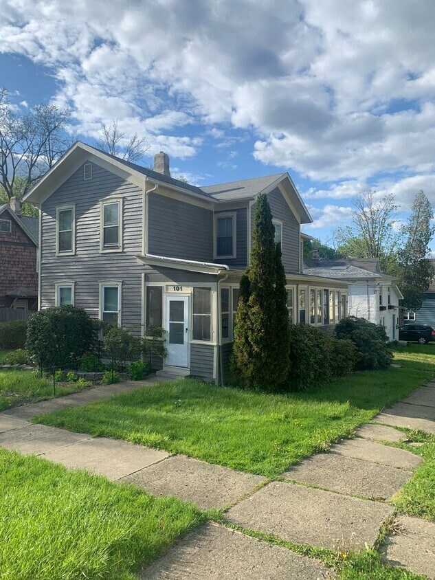 101-102 W 3rd St Unit Apt 101, Corning, NY 14830 - Room for Rent in ...