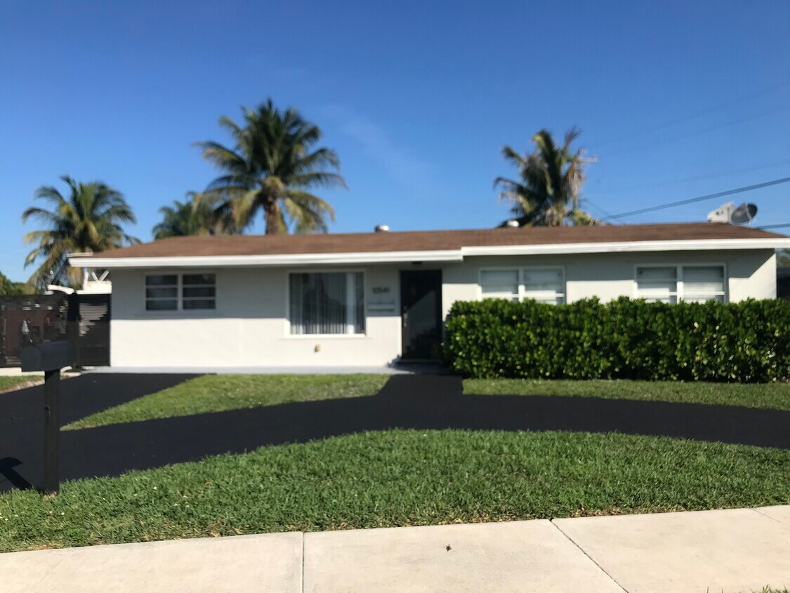 10541 SW 52nd St, Miami, FL 33165 - House Rental in Miami, FL ...