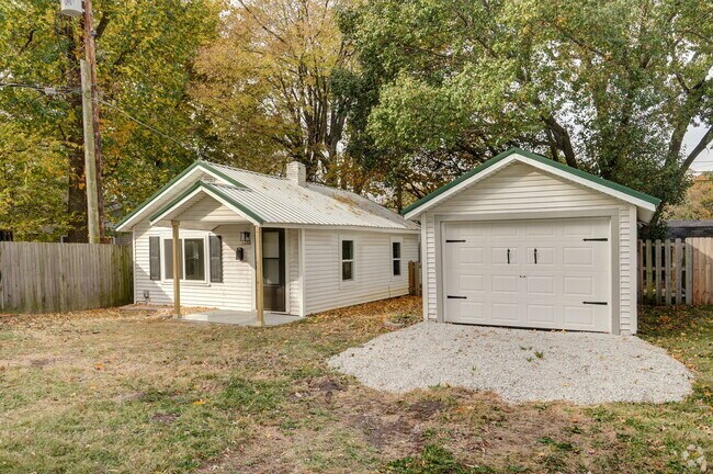 North Springfield Apartments for Rent with a Yard - Springfield, MO - 2 ...