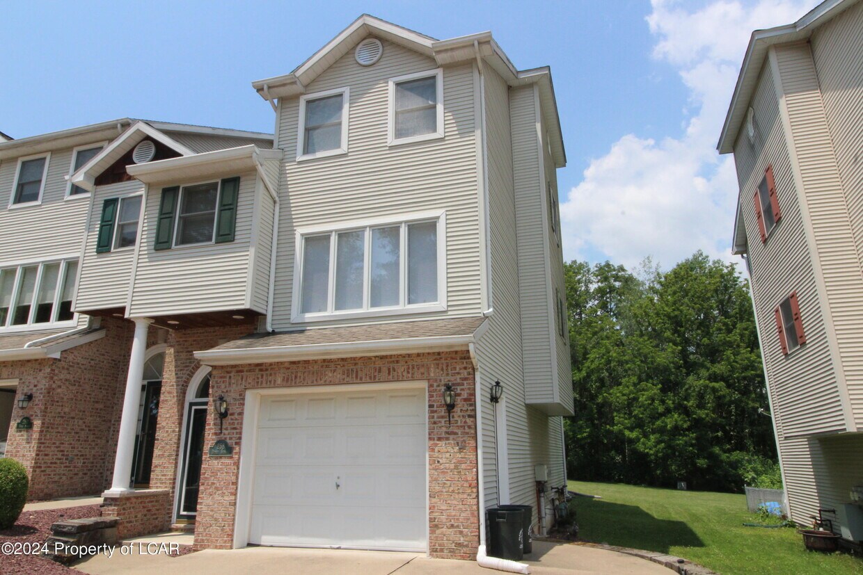 258 Burke St, Wilkes Barre, PA 18705 - Townhome Rentals in Wilkes Barre ...