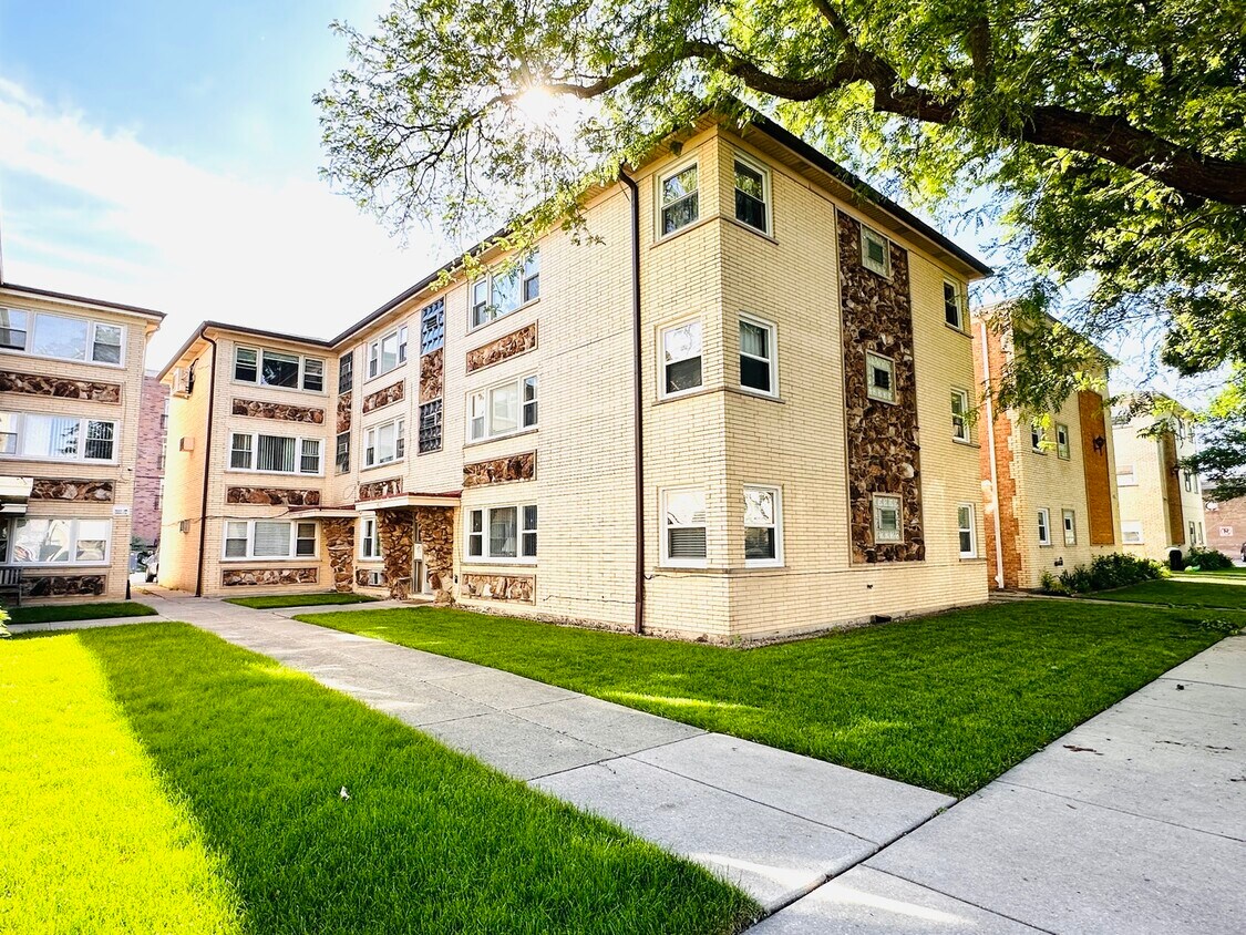 4927 N Lester Ave, Chicago, IL 60630 - House Rental in Chicago, IL ...