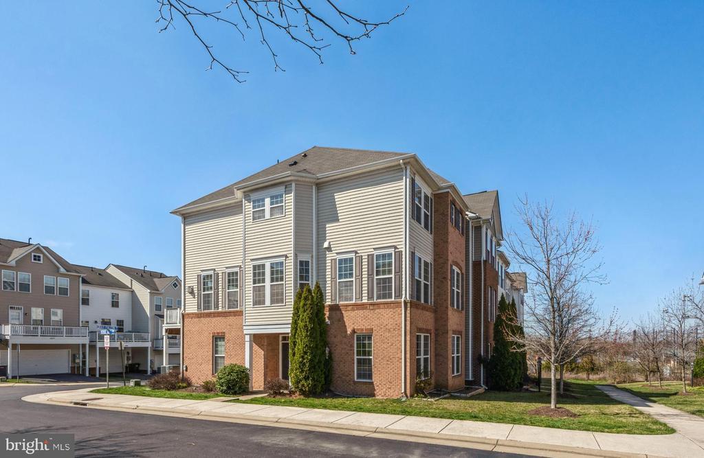 22652 Gray Falcon Square, Ashburn, VA 20148 - Townhome Rentals in ...