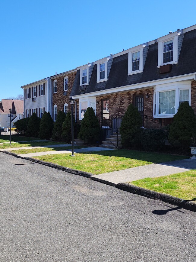 55 Janet Cir Unit 4, Bridgeport, CT 06606 - Condo for Rent in ...