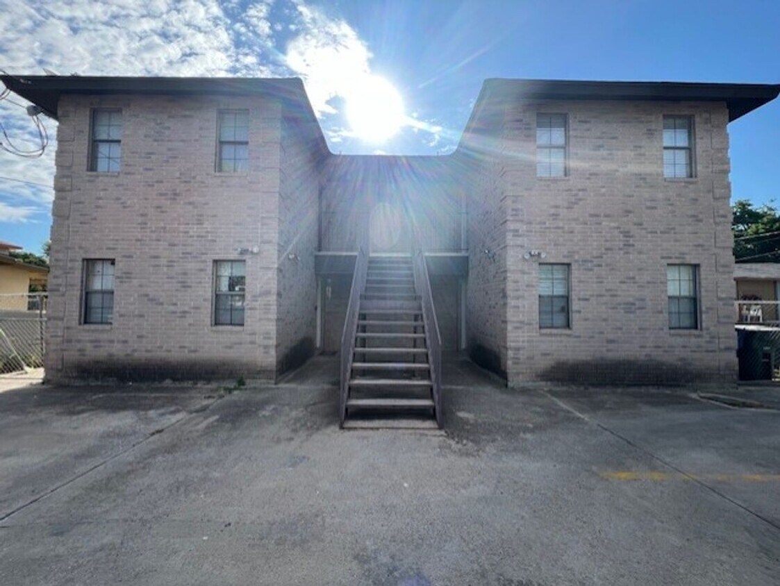 4717 Mims Ave Unit 4717M-C, Laredo, TX 78041 - Room for Rent in Laredo ...