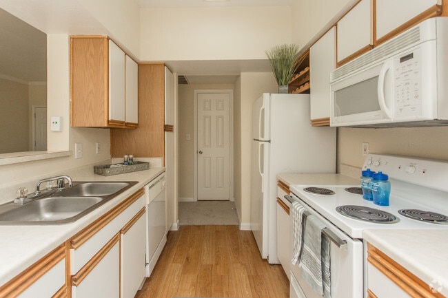 Compass at Windmill Lakes Apartments - 9757 Windwater Dr Houston, TX ...