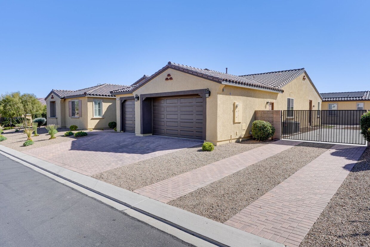 8255 River Rim Ct, Las Vegas, NV 89113 - House Rental in Las Vegas, NV ...