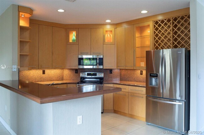 4705 NW 95th Ave Doral, FL 33178 - Alquileres en Doral, FL ...